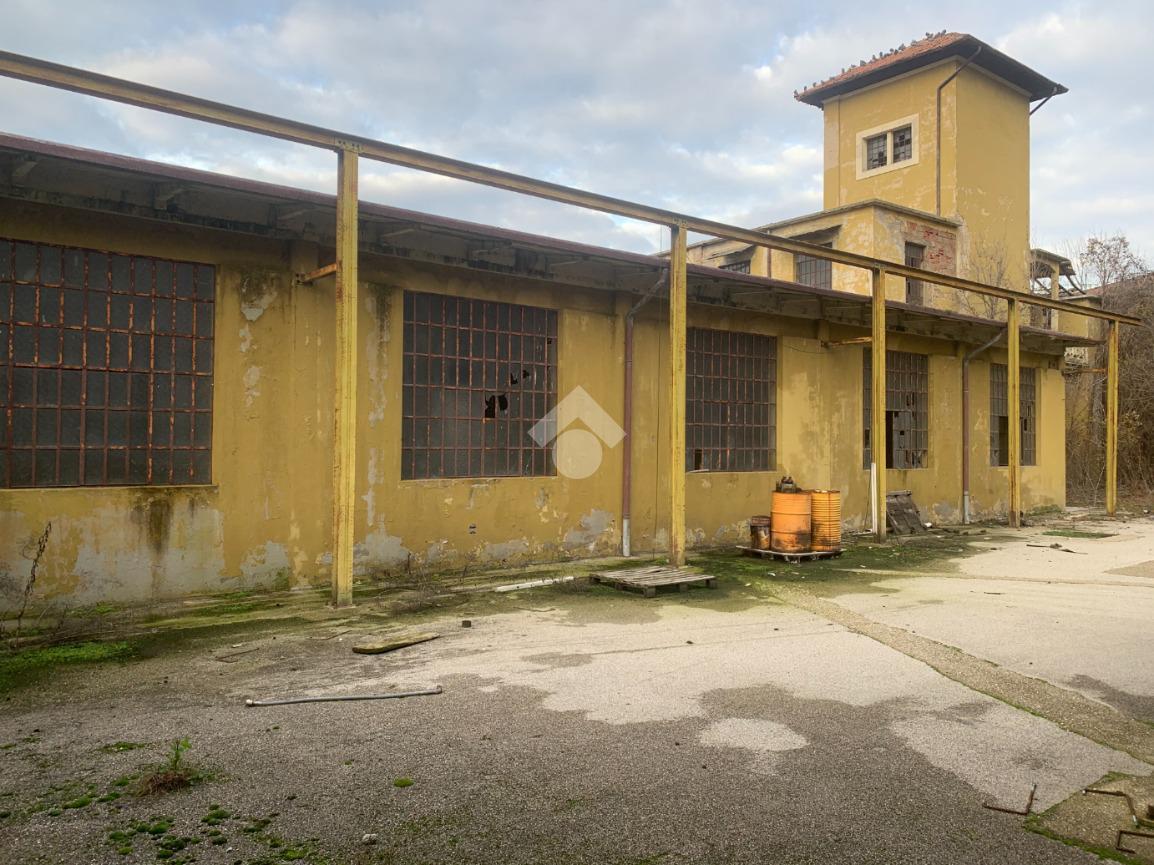 Palazzina commerciale in vendita a Castiglione Delle Stiviere