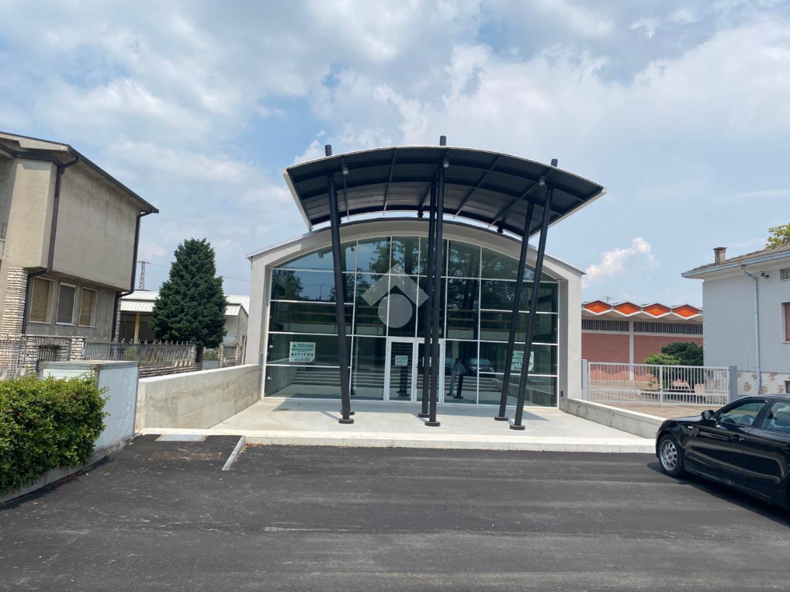 Negozio in affitto a Carpenedolo