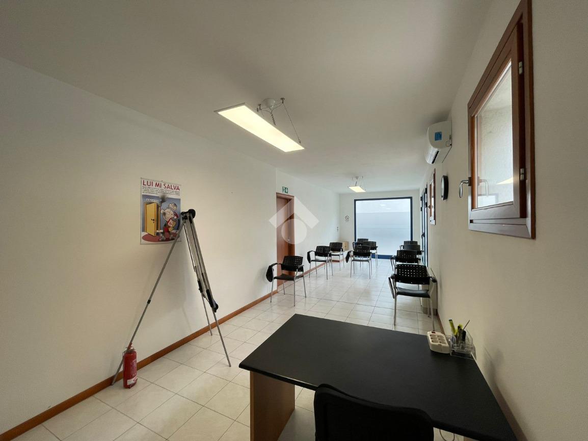 Ufficio in affitto a Montichiari