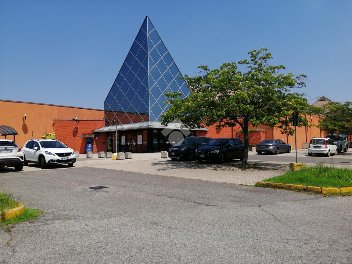 Negozio in affitto a Castiglione Delle Stiviere