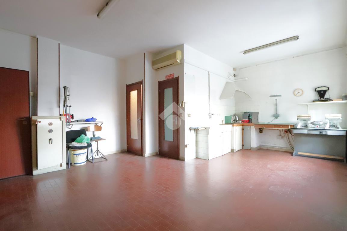 Laboratorio in vendita a Valenza