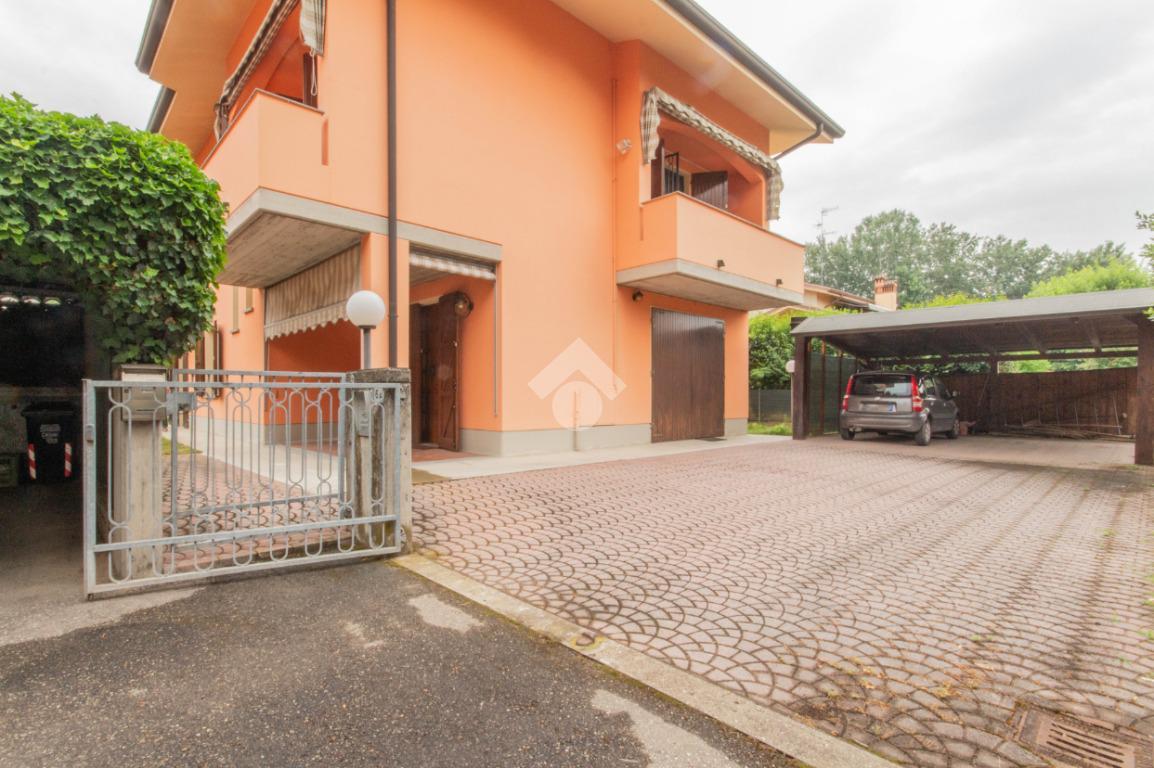 Villa in vendita a Correggio