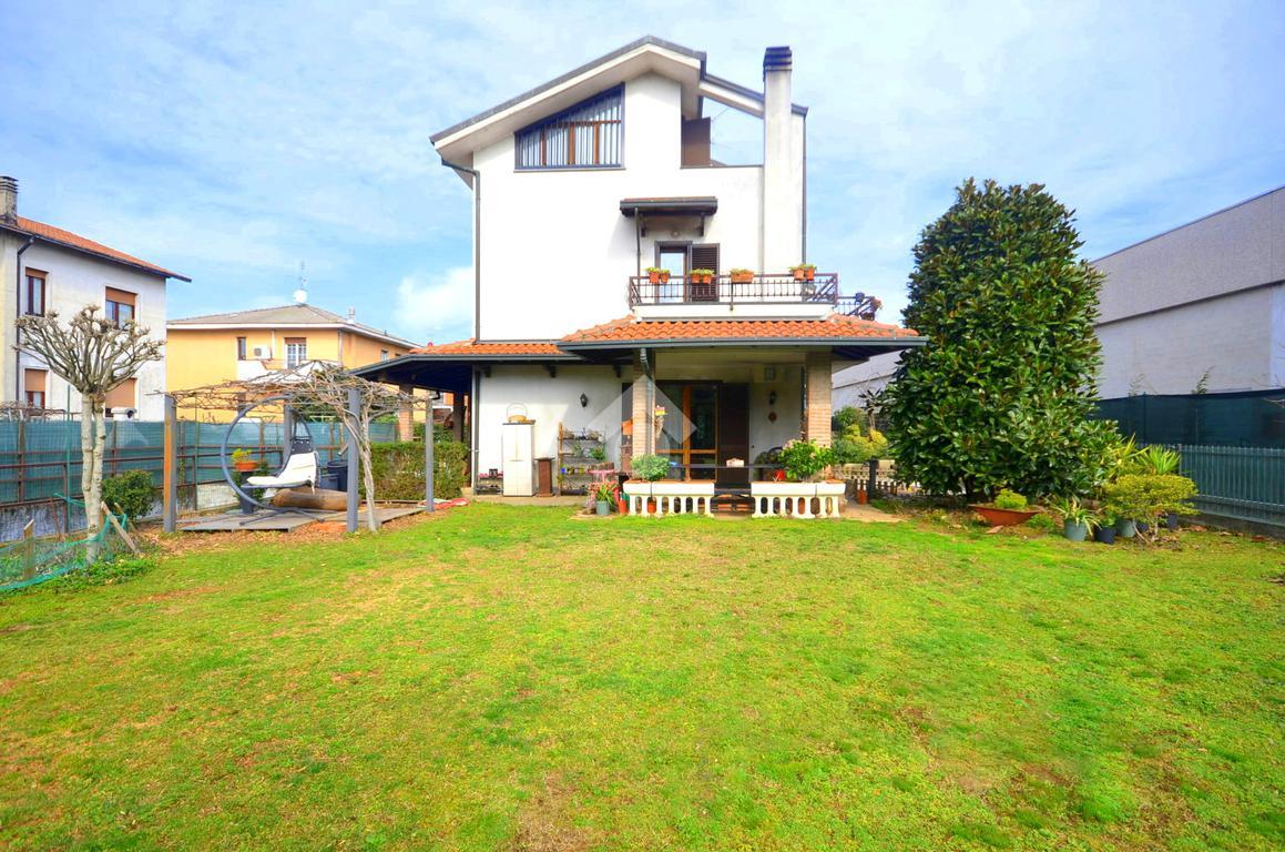 Villa a schiera in vendita a Caronno Pertusella
