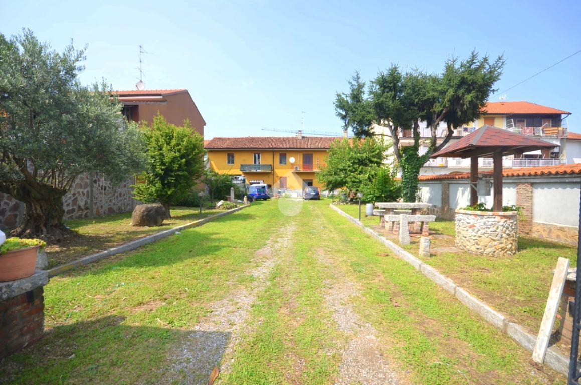 Casa indipendente in vendita a Caronno Pertusella