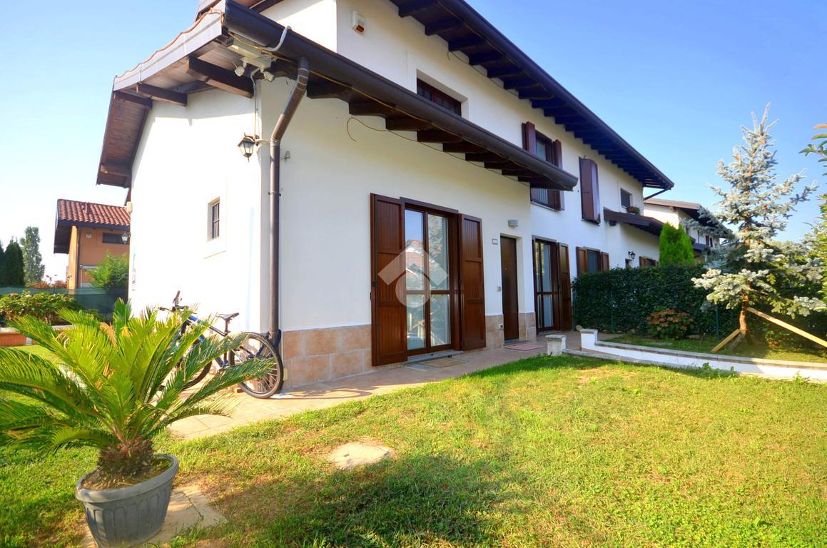 Villa in vendita a Caronno Pertusella