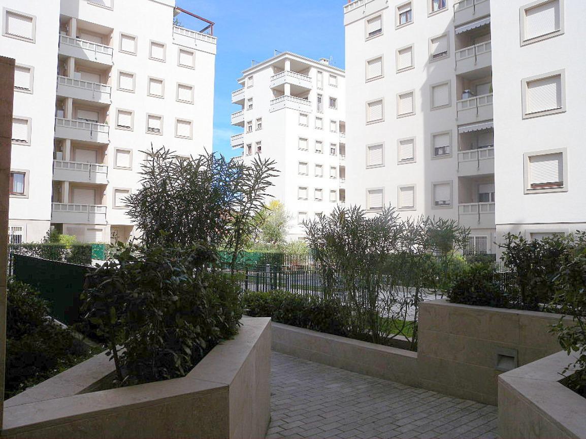 Box in vendita a Caronno Pertusella