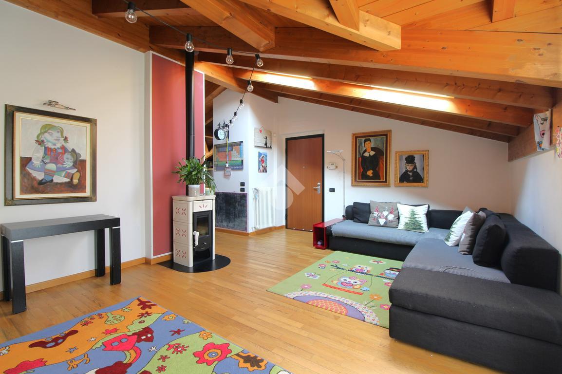 Attico in vendita a Renate