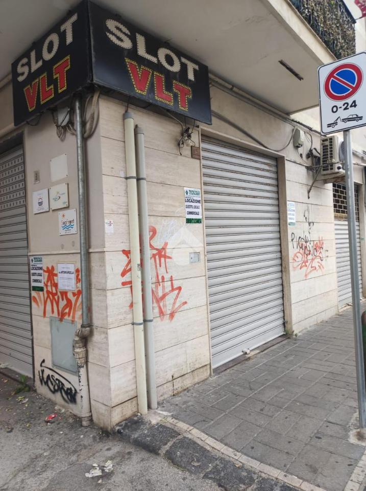 Negozio in affitto a Salerno