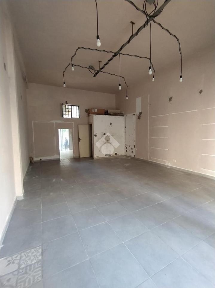 Negozio in affitto a Salerno