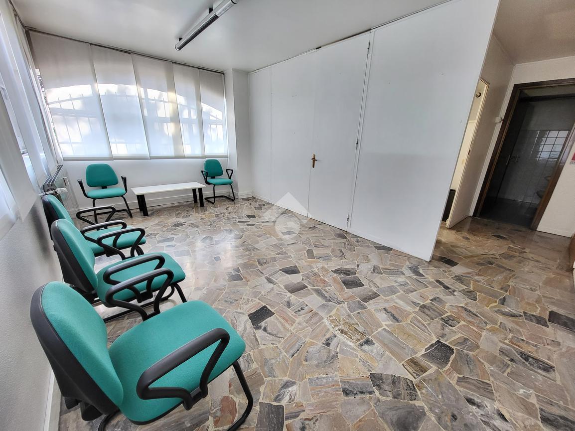 Ufficio in vendita a Besana In Brianza