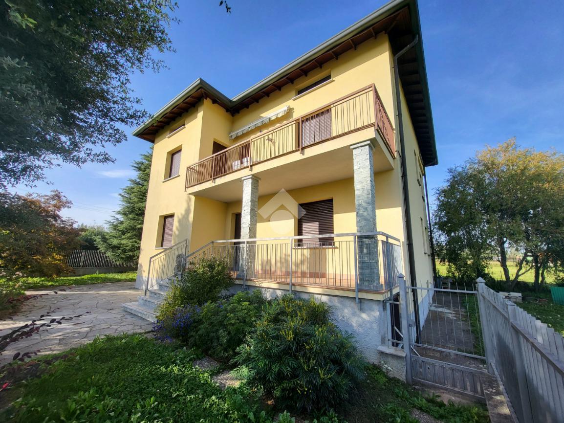 Casa indipendente in vendita a Besana In Brianza