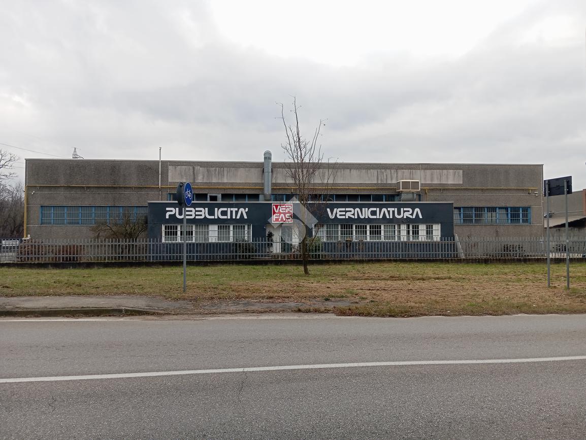 Capannone in vendita a Magnago