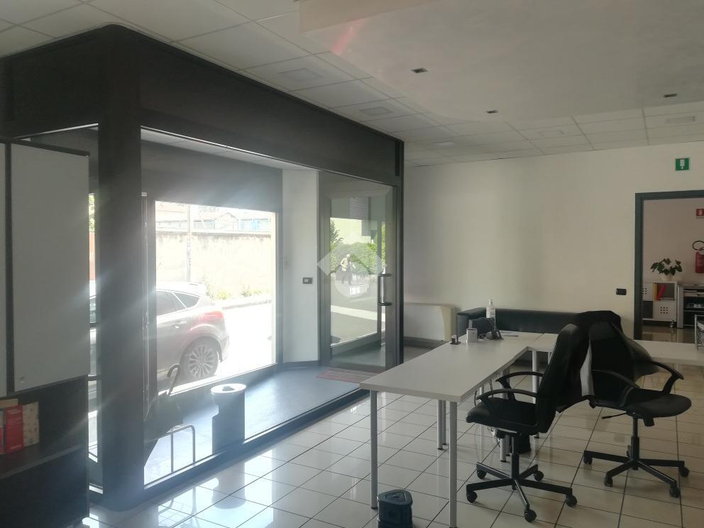 Negozio in affitto a Parabiago