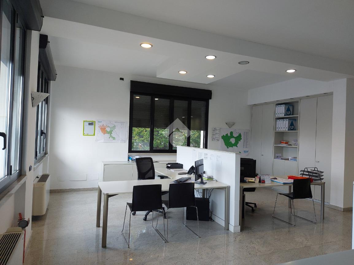 Ufficio in affitto a Buscate