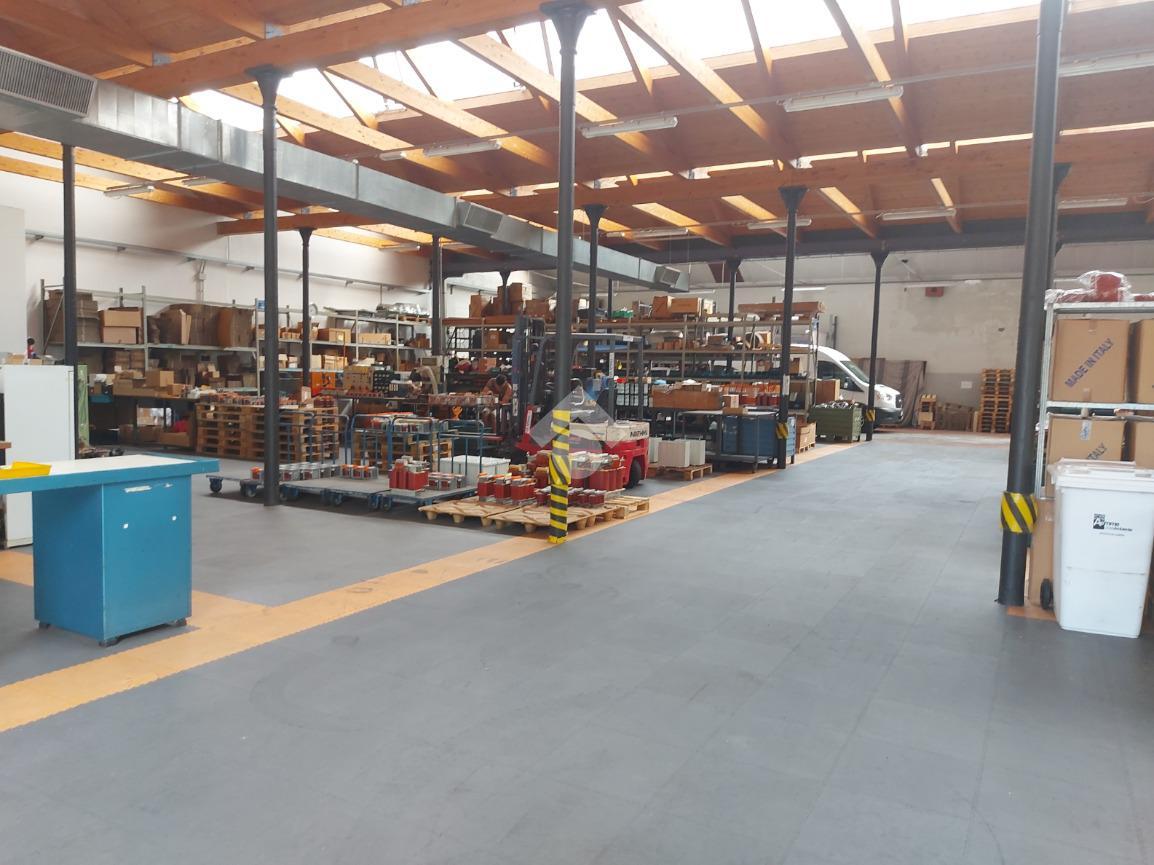 Capannone in affitto a Magnago