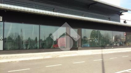 Negozio in affitto a Cerro Maggiore