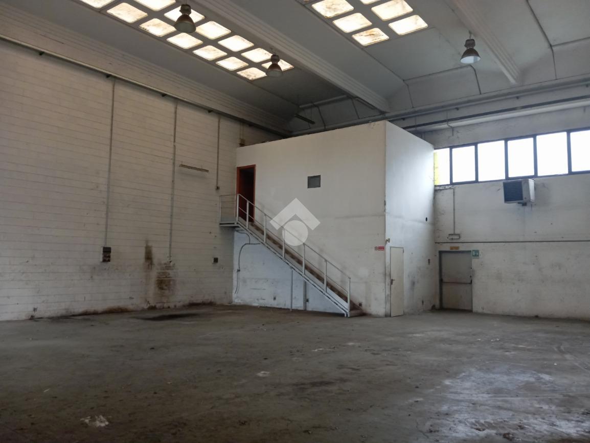 Capannone in vendita a Canegrate