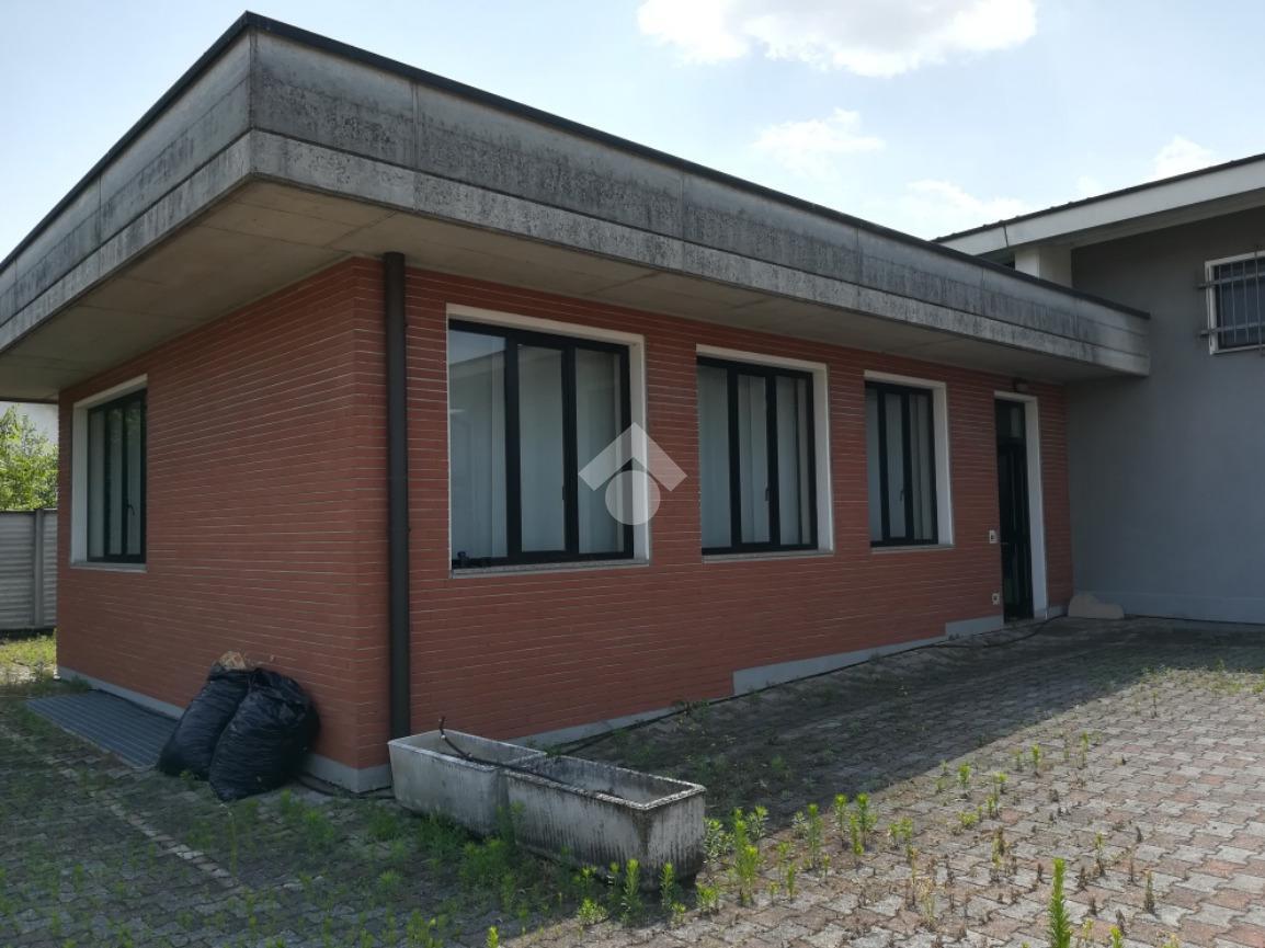 Capannone in vendita a Inveruno