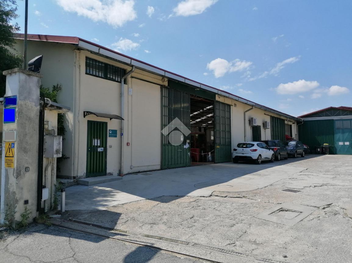 Capannone in vendita a Busto Garolfo