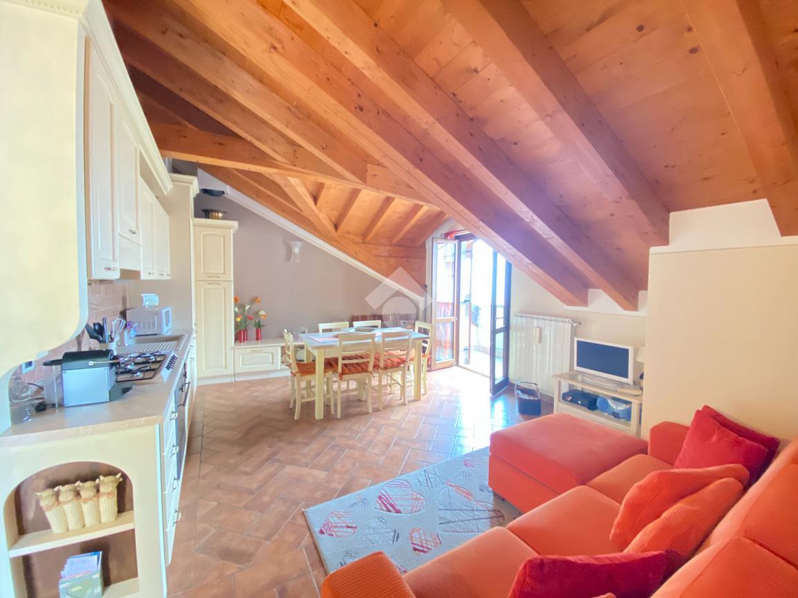 Appartamento in vendita a Sale Marasino