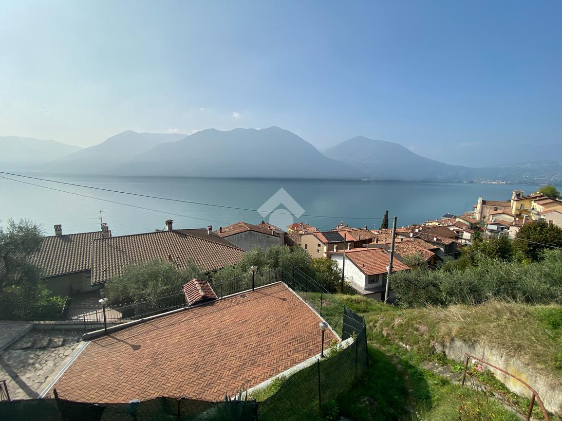 Terreno edificabile in vendita a Marone