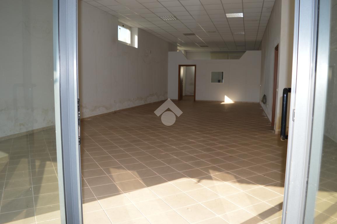 Negozio in vendita a Chiesina Uzzanese