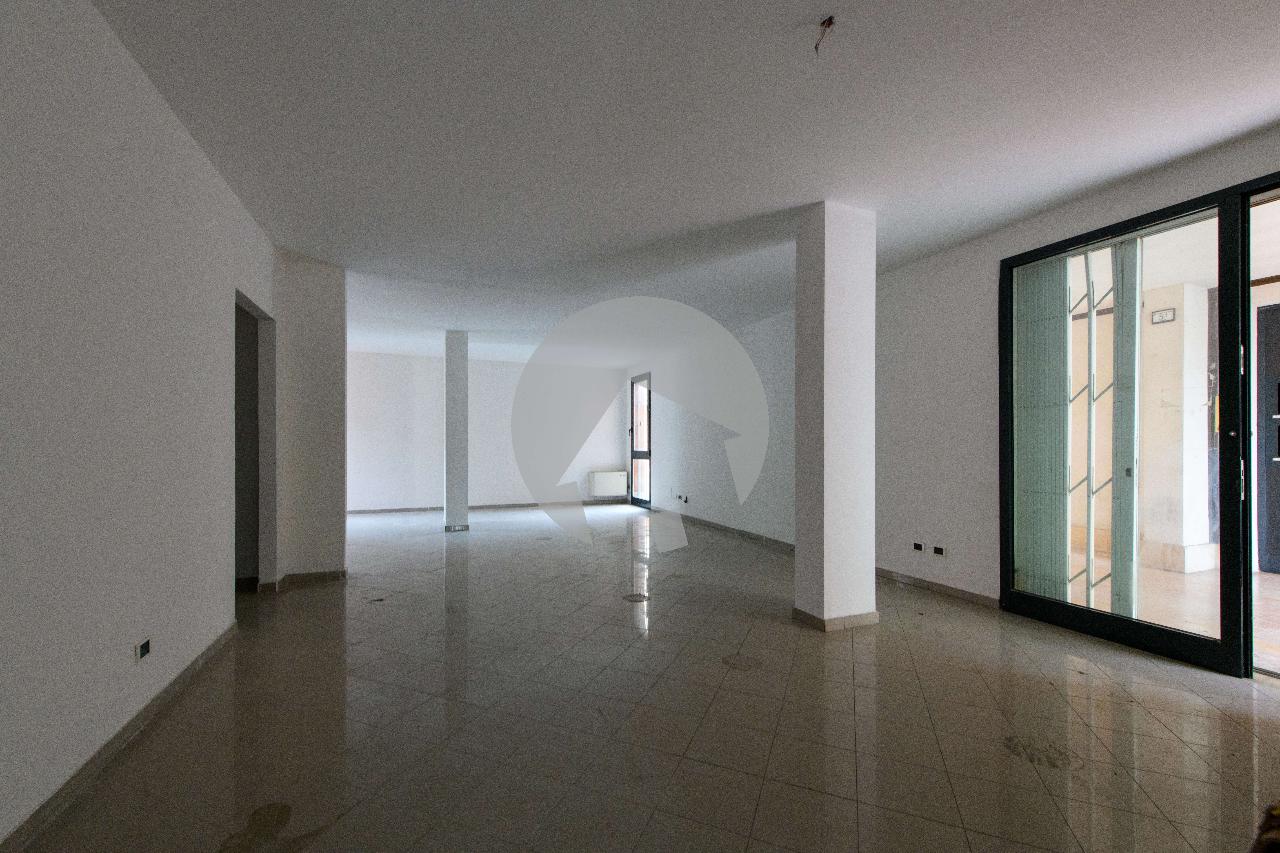 Negozio in vendita a Bagnolo In Piano