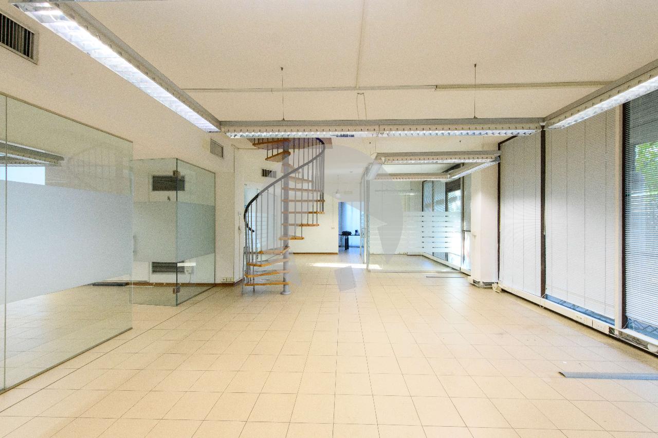 Negozio in affitto a Reggio Emilia