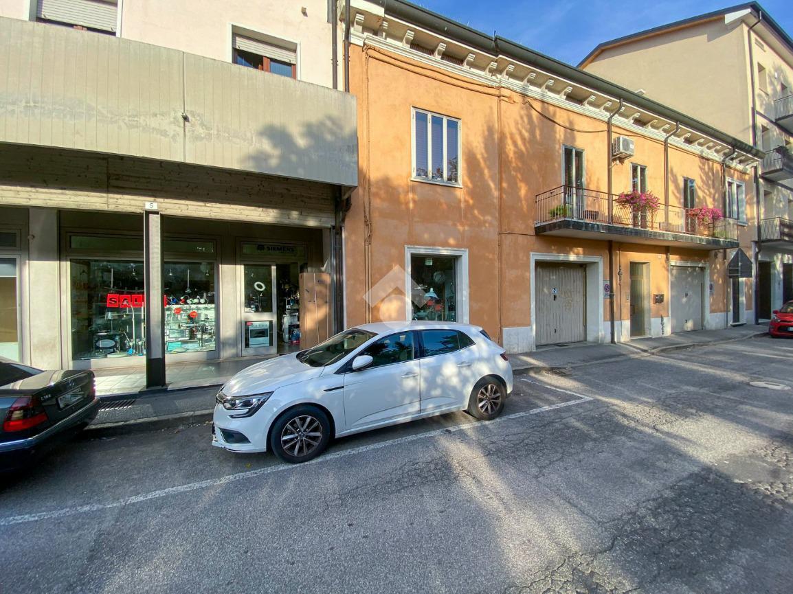 Negozio in affitto a Verona