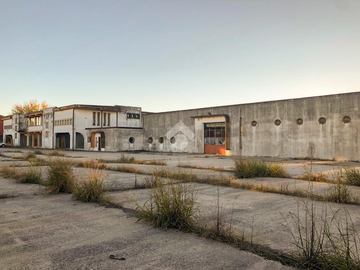 Capannone in vendita a Oppeano