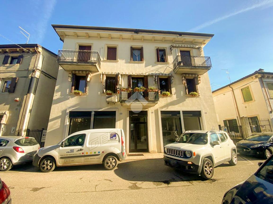 Negozio in vendita a Verona