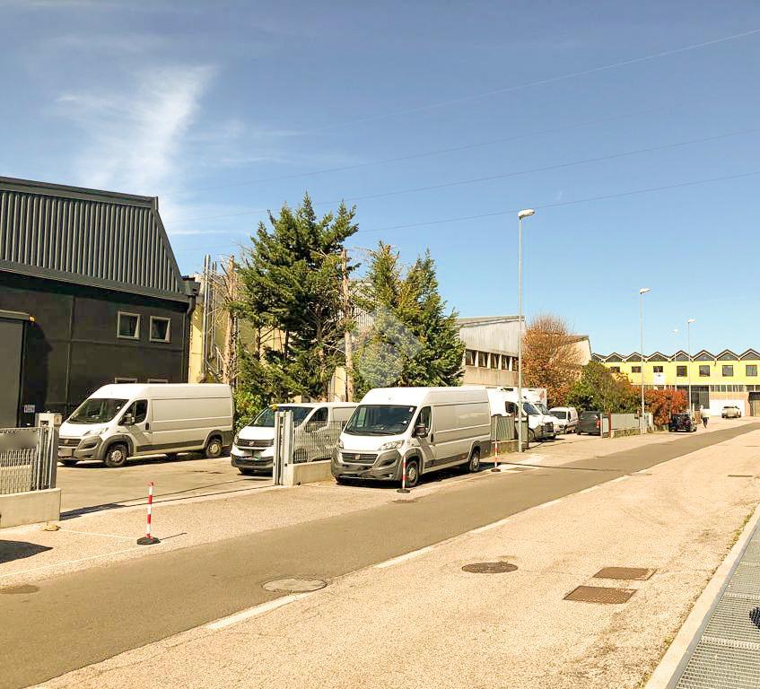 Capannone in vendita a San Martino Buon Albergo