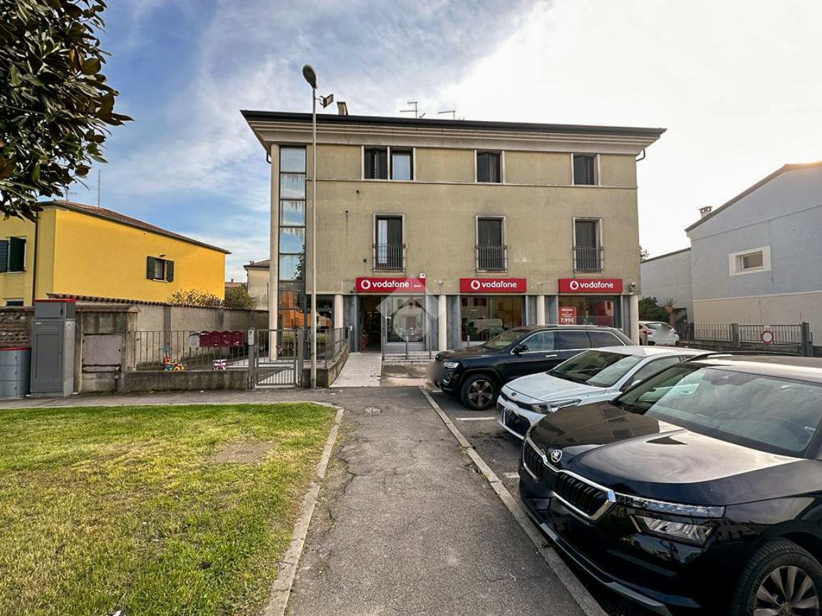 Negozio in affitto a Zevio