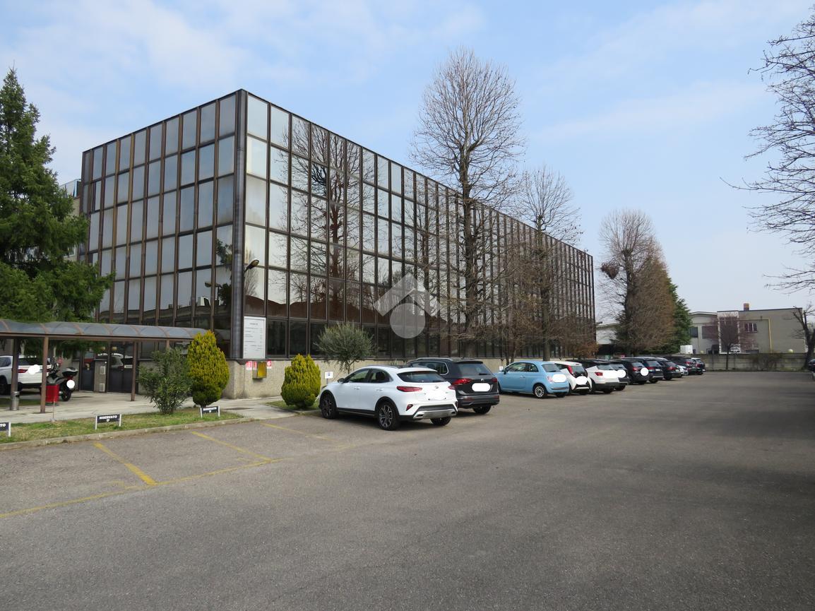 Capannone in vendita a Assago