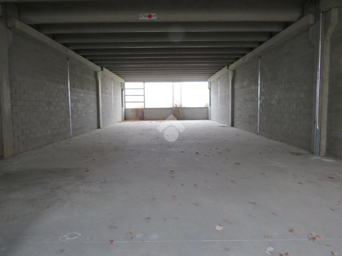 Capannone in vendita a Pieve Emanuele