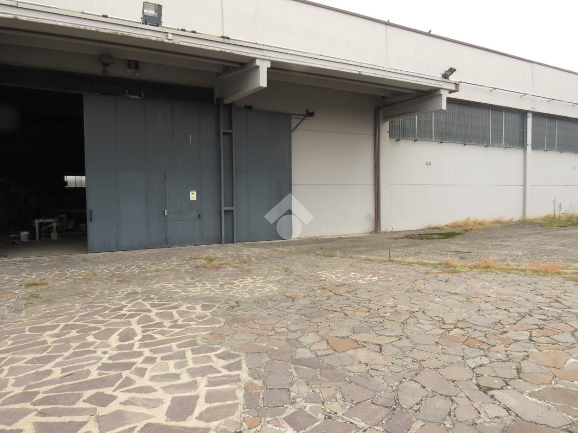 Capannone in vendita a Gaggiano