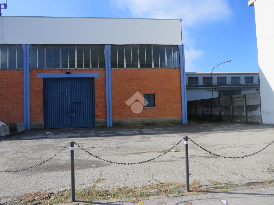 Capannone in affitto a Trezzano Sul Naviglio