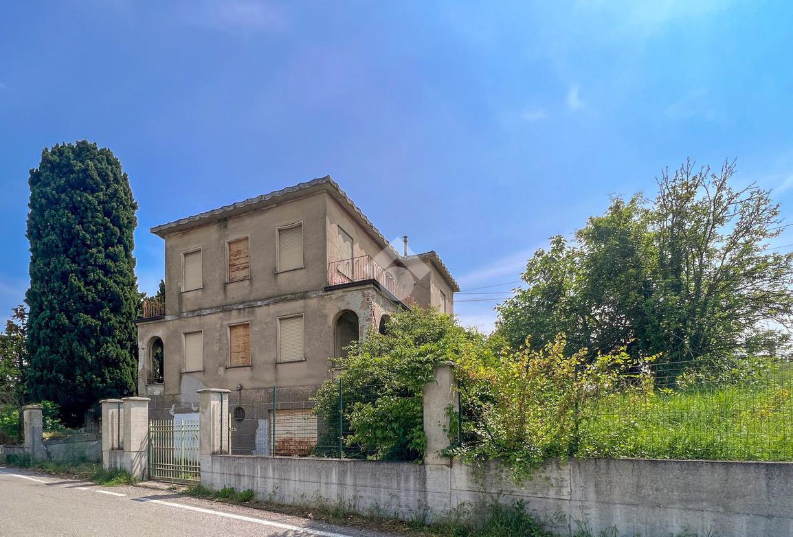 Casa indipendente in vendita a Castana