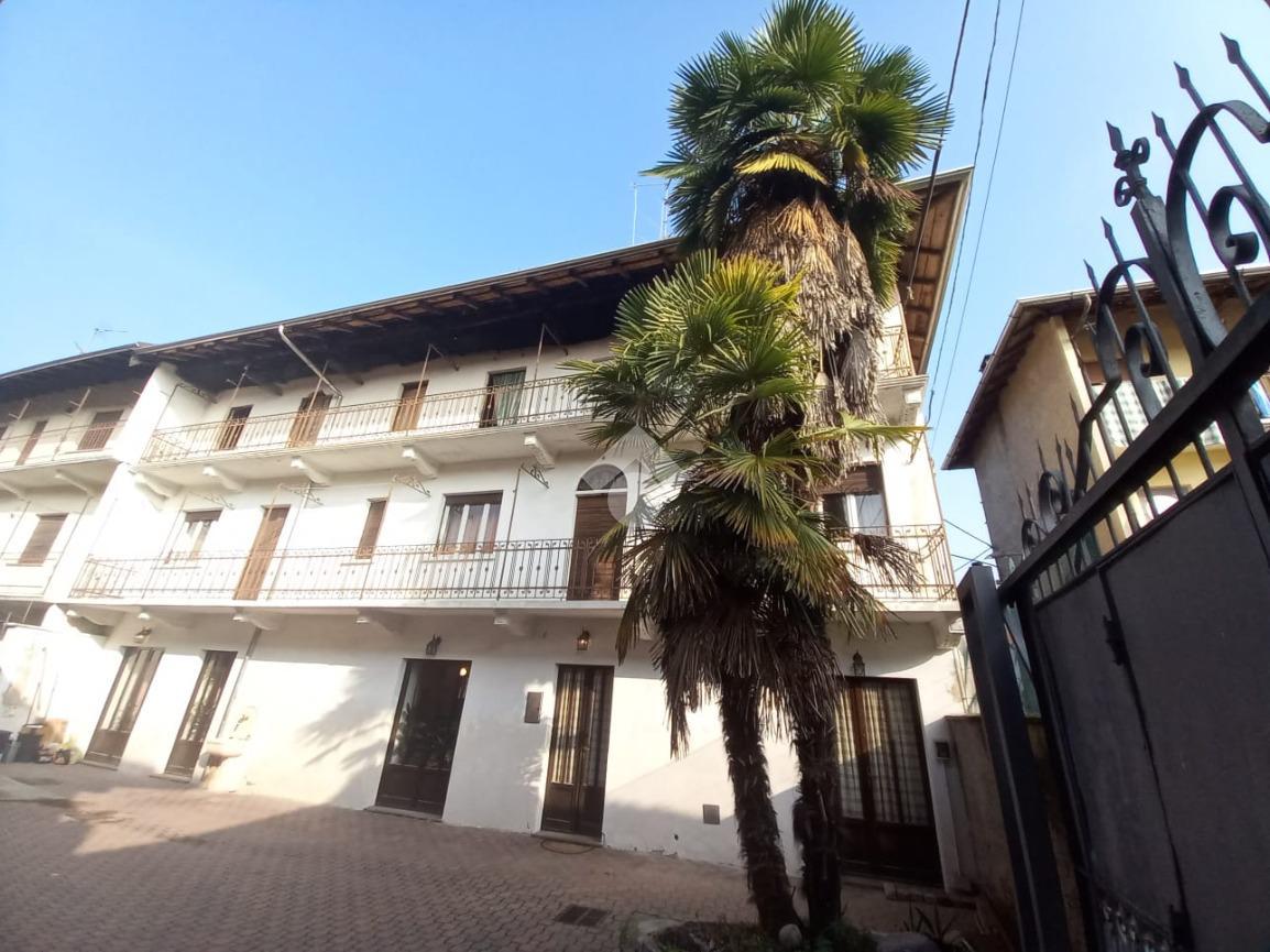 Casa indipendente in vendita a Varallo Pombia