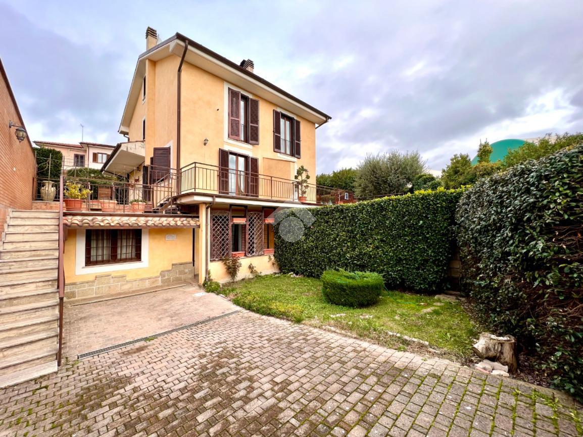 Villa in vendita a Ronciglione