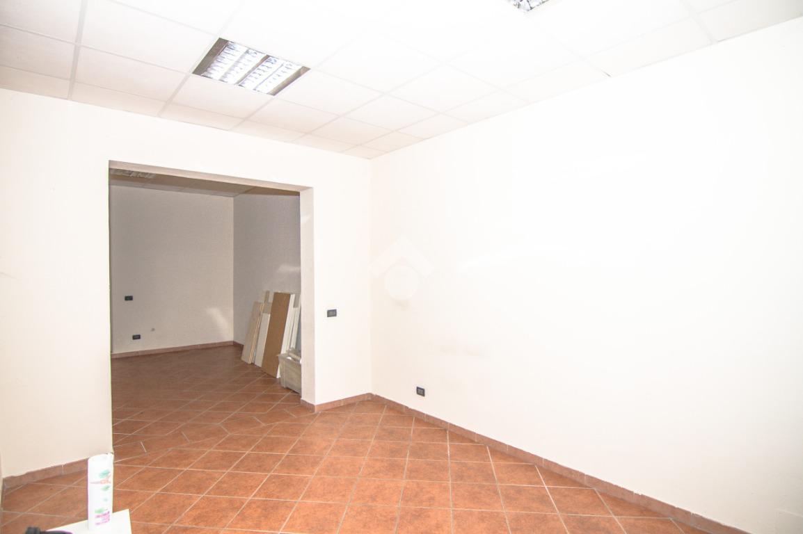 Negozio in affitto a Gavi