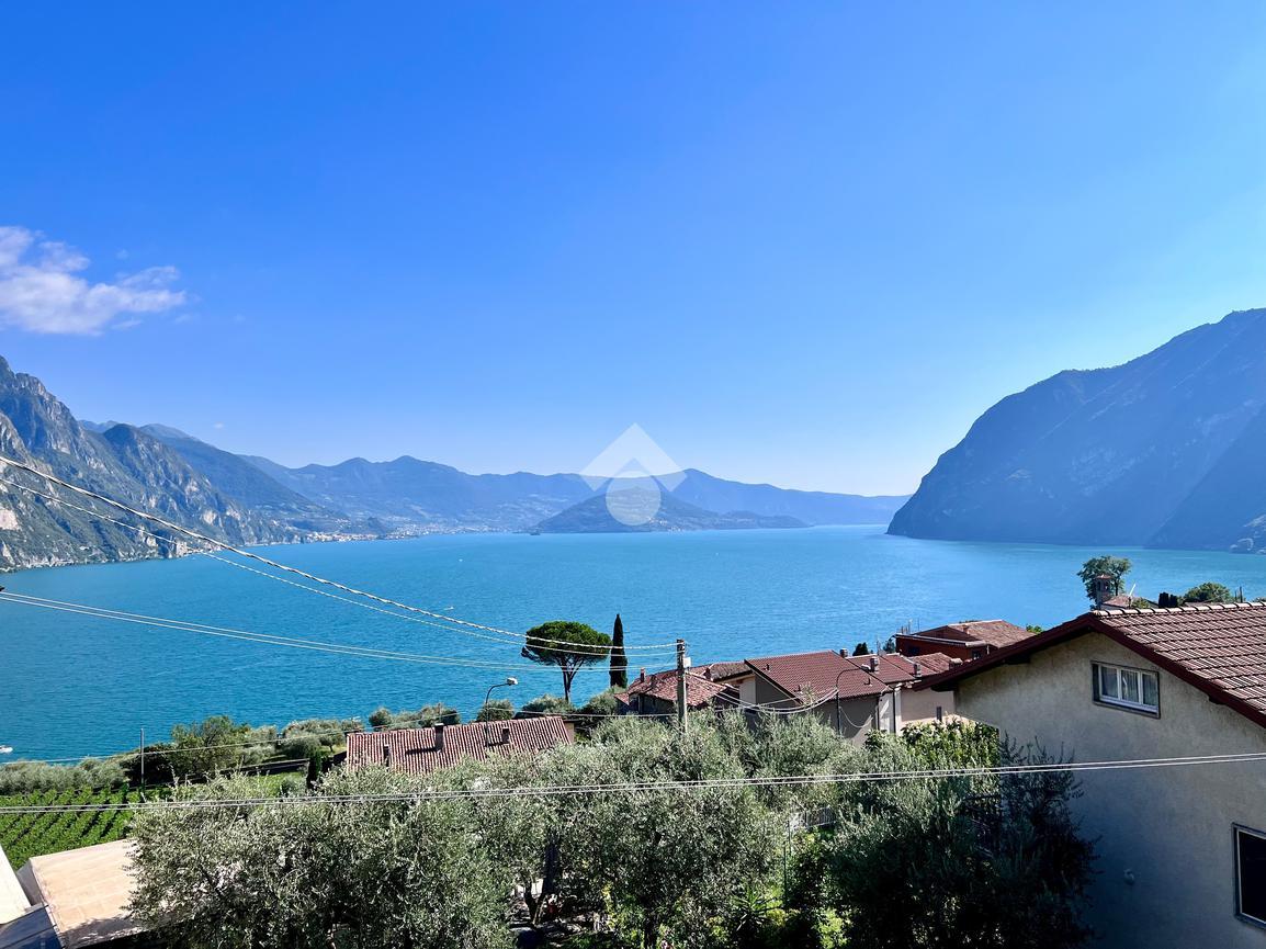 Appartamento in vendita a Riva Di Solto