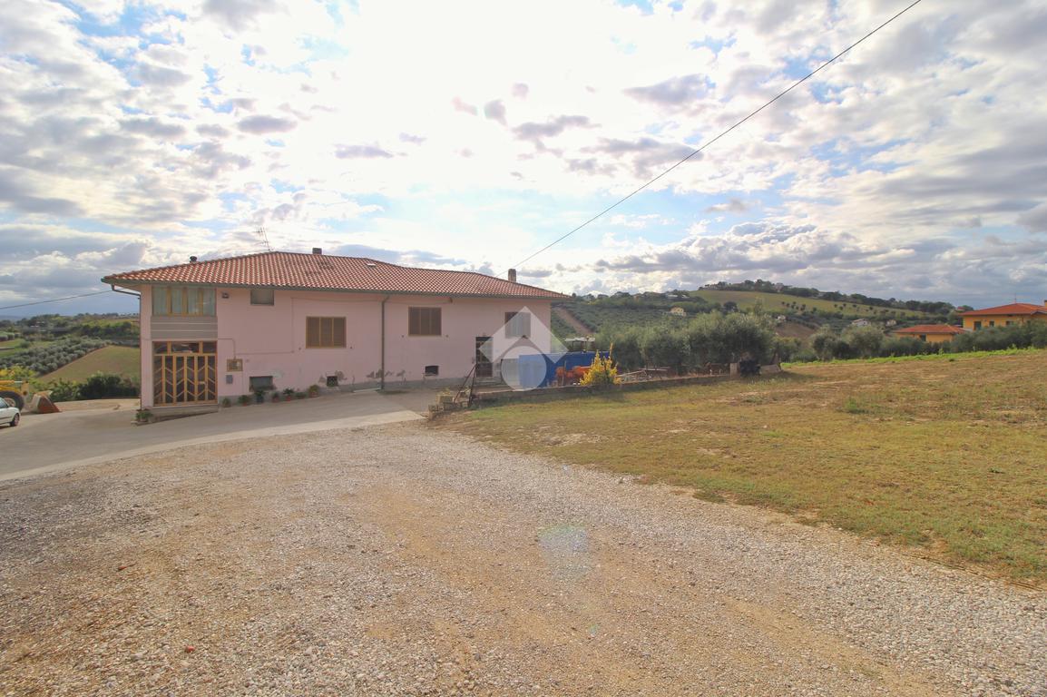 Casa indipendente in vendita a Mosciano Sant'Angelo