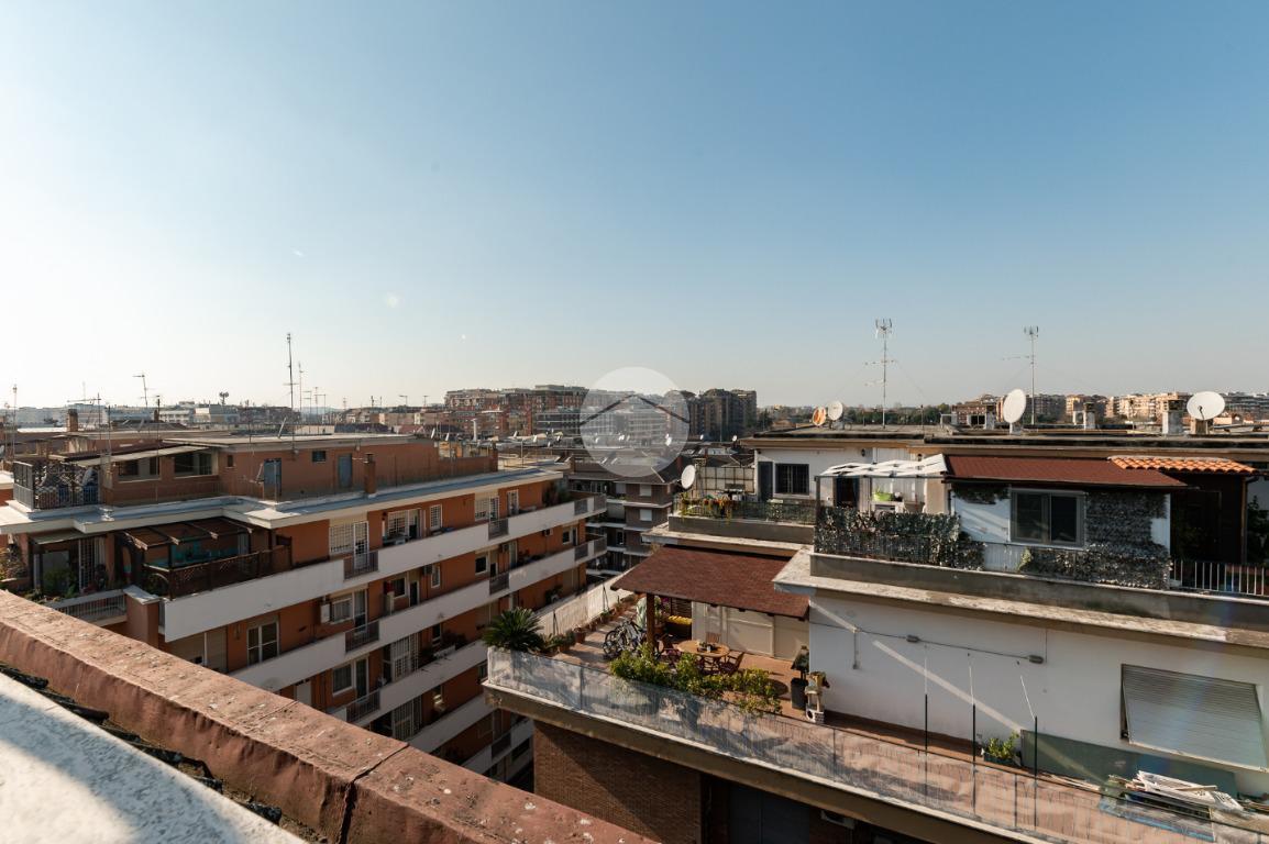 Trilocale in Via Yambo 40, Roma