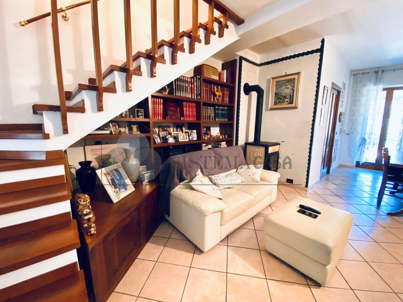 Villa a schiera in vendita a Follo