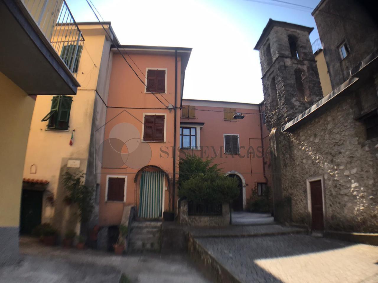 Casa indipendente in vendita a Follo