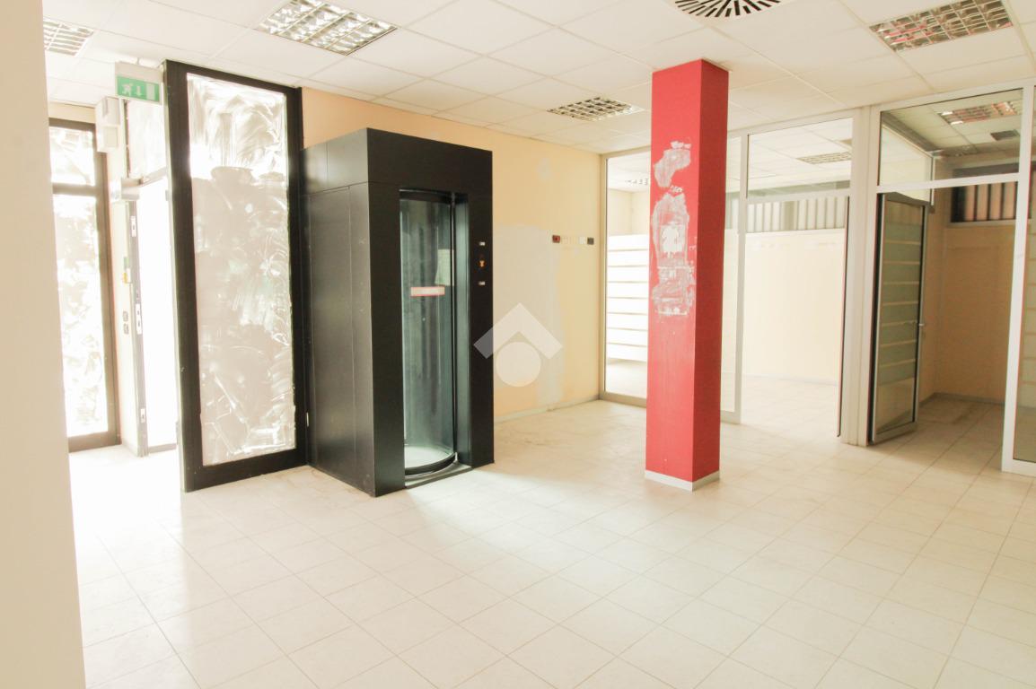 Negozio in affitto a Travagliato