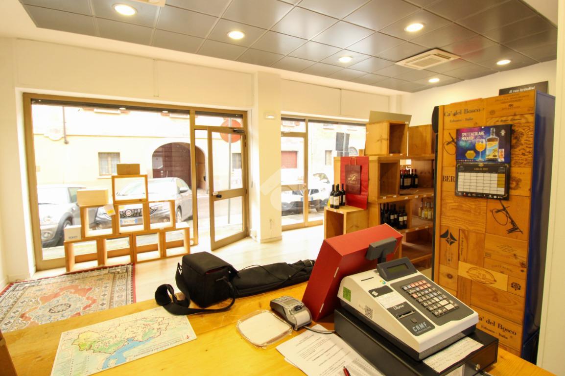 Negozio in affitto a Rovato