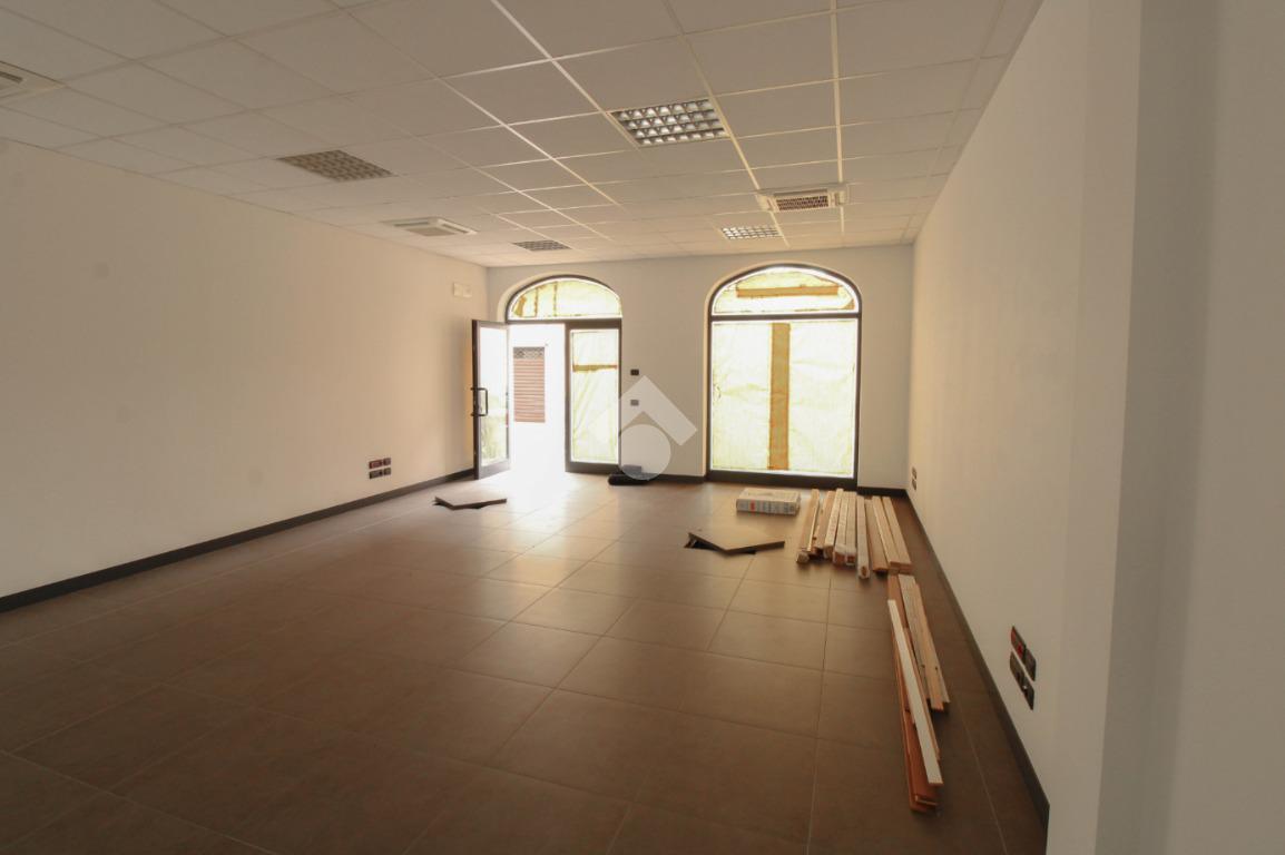 Negozio in vendita a Rovato