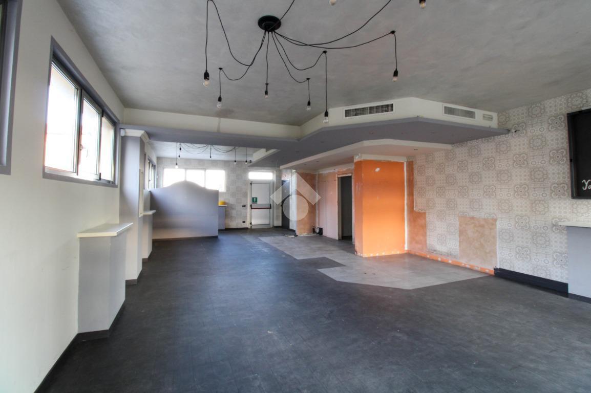 Negozio in vendita a Rovato